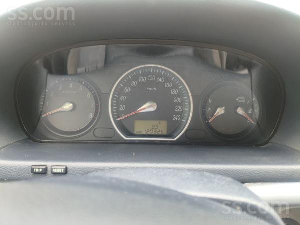 Black Hyundai Sonata 2006 in Riga, with an engine capacity of 2.40 L and mileage of 120 thousand km for 1800 €, photo 6 on AUTOMOTO.COM.LV