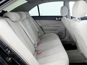 Melns Hyundai Sonata 2006 Tallina, ar dzinēja tilpumu 2.40 L un nobraukumu 187 tūkst. km par 1399 €, foto 8 vietnē AUTOMOTO.COM.LV