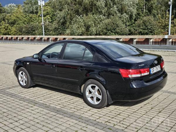 Hyundai Sonata 2006 in Riga on AUTOMOTO.COM.LV Black Hyundai Sonata 2006 in Riga, with an engine capacity of 2.40 L and mileage of 188 thousand km for 1590 €, photo 3 on AUTOMOTO.COM.LV