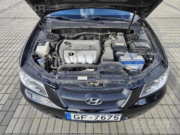 Hyundai Sonata 2006 in Riga on AUTOMOTO.COM.LV Black Hyundai Sonata 2006 in Riga, with an engine capacity of 2.40 L and mileage of 188 thousand km for 1590 €, photo 7 on AUTOMOTO.COM.LV
