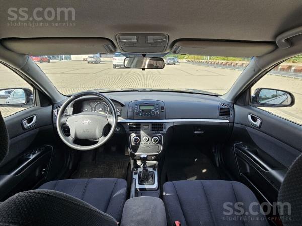 Hyundai Sonata 2006 in Riga on AUTOMOTO.COM.LV Black Hyundai Sonata 2006 in Riga, with an engine capacity of 2.40 L and mileage of 188 thousand km for 1590 €, photo 11 on AUTOMOTO.COM.LV