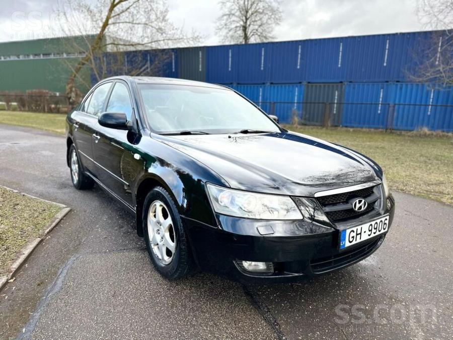 Black Hyundai Sonata 2007 in Riga, with an engine capacity of 2.00 L and mileage of 213 thousand km for 1375 €, photo 3 on AUTOMOTO.COM.LV
