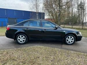 Black Hyundai Sonata 2007 in Riga, with an engine capacity of 2.00 L and mileage of 213 thousand km for 1375 €, photo 4 on AUTOMOTO.COM.LV