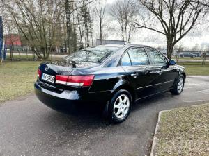 Black Hyundai Sonata 2007 in Riga, with an engine capacity of 2.00 L and mileage of 213 thousand km for 1375 €, photo 5 on AUTOMOTO.COM.LV