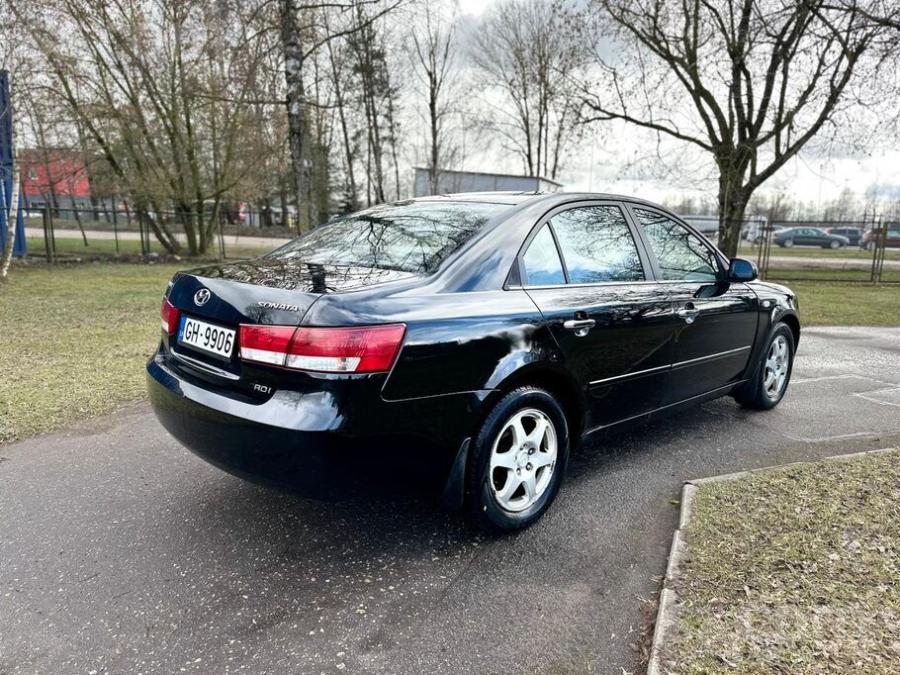 Black Hyundai Sonata 2007 in Riga, with an engine capacity of 2.00 L and mileage of 213 thousand km for 1375 €, photo 5 on AUTOMOTO.COM.LV