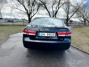 Black Hyundai Sonata 2007 in Riga, with an engine capacity of 2.00 L and mileage of 213 thousand km for 1375 €, photo 8 on AUTOMOTO.COM.LV