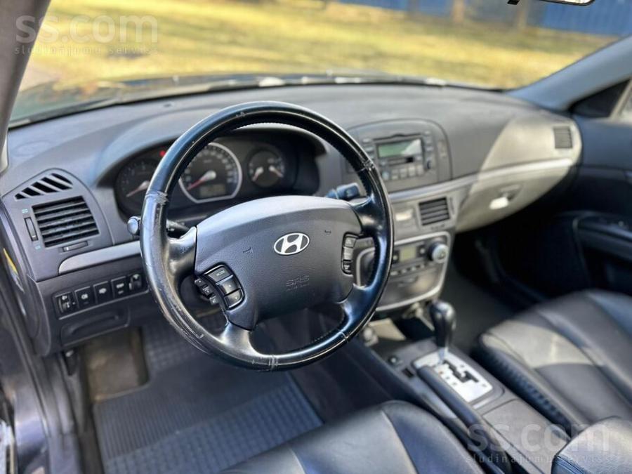 Black Hyundai Sonata 2007 in Riga, with an engine capacity of 2.00 L and mileage of 213 thousand km for 1375 €, photo 12 on AUTOMOTO.COM.LV