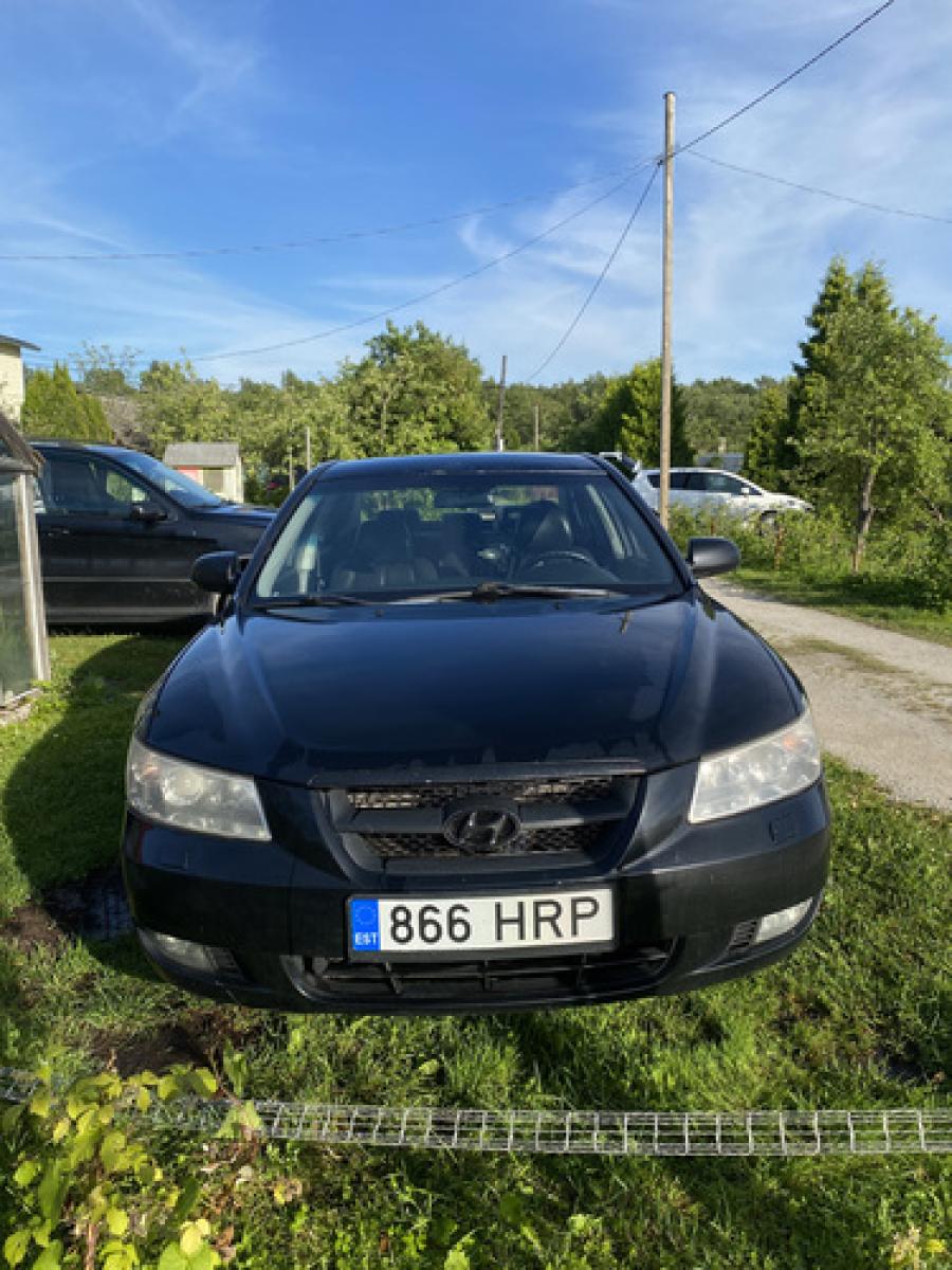 Black Hyundai Sonata 2007 in Narva, with an engine capacity of 2.00 L and mileage of 385 thousand km for 1500 €, photo 1 on AUTOMOTO.COM.LV
