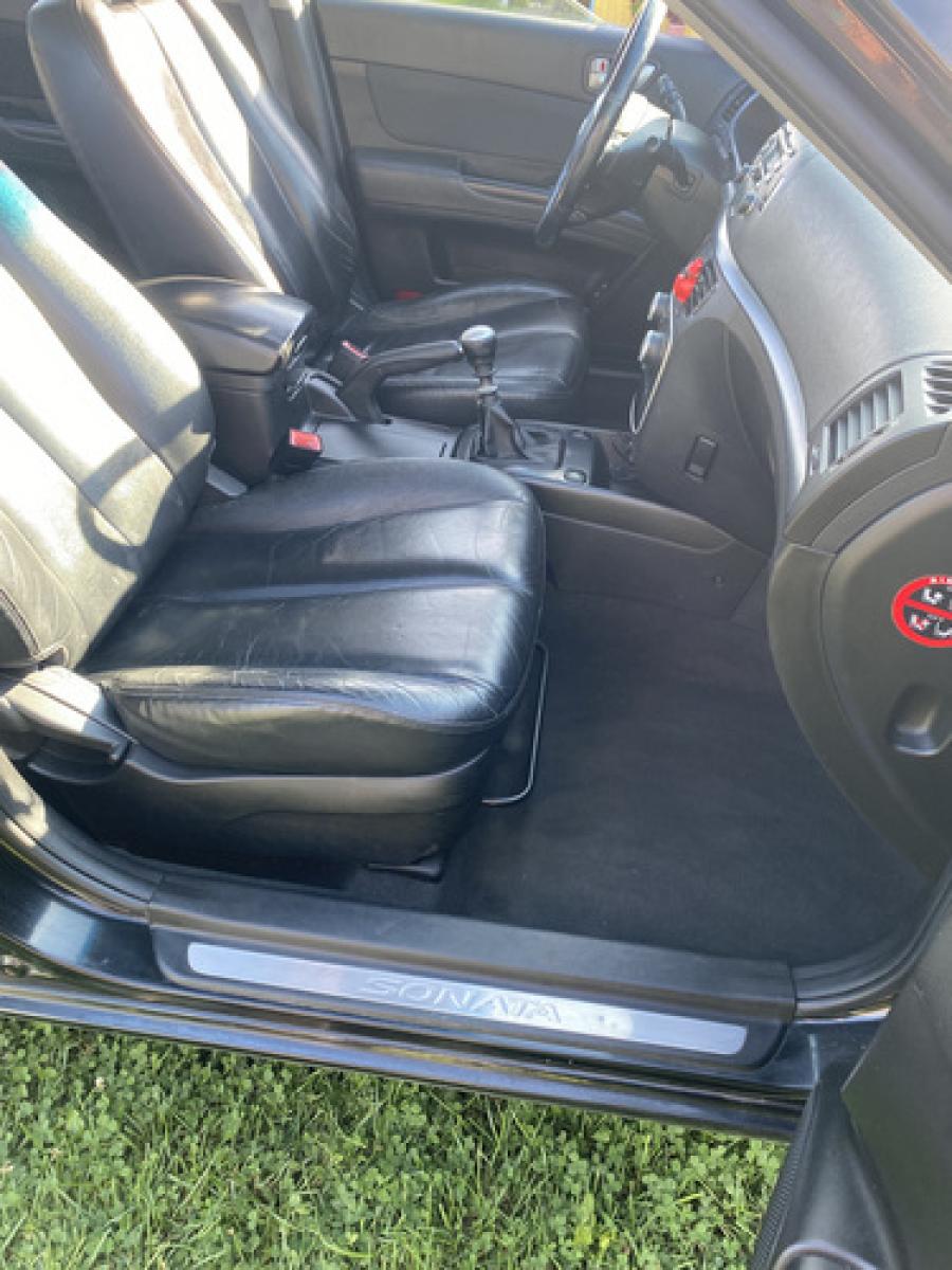 Black Hyundai Sonata 2007 in Narva, with an engine capacity of 2.00 L and mileage of 385 thousand km for 1500 €, photo 7 on AUTOMOTO.COM.LV