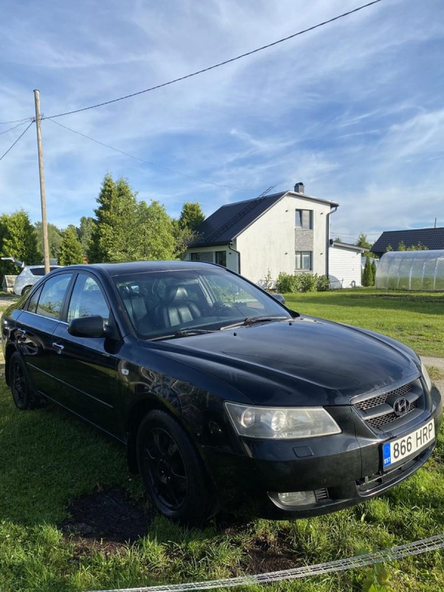 Black Hyundai Sonata 2007 in Narva, with an engine capacity of 2.00 L and mileage of 385 thousand km for 1500 €, photo 15 on AUTOMOTO.COM.LV