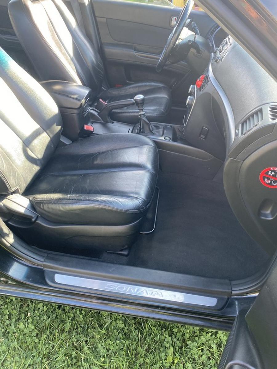 Black Hyundai Sonata 2007 in Narva, with an engine capacity of 2.00 L and mileage of 385 thousand km for 1500 €, photo 18 on AUTOMOTO.COM.LV