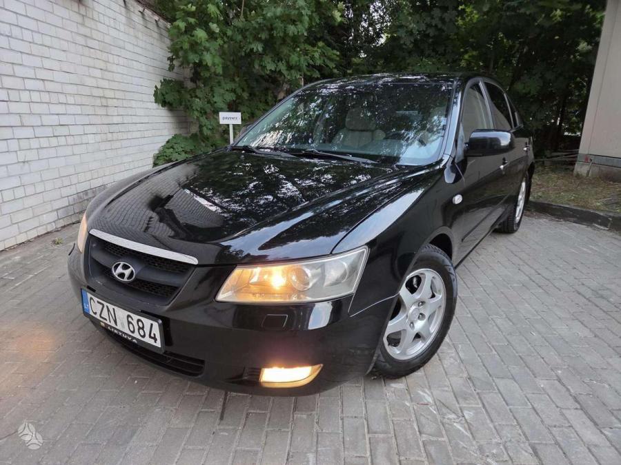 Black Hyundai Sonata 2007 in Vilnius, with an engine capacity of 1.99 L and mileage of 195 thousand km for 2400 €, photo 1 on AUTOMOTO.COM.LV