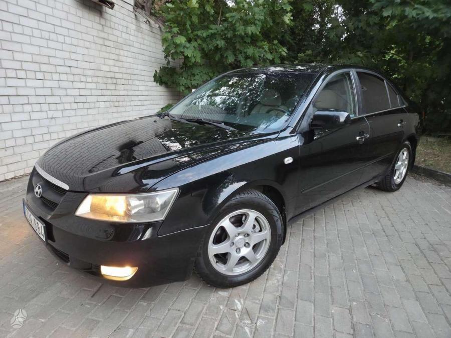 Black Hyundai Sonata 2007 in Vilnius, with an engine capacity of 1.99 L and mileage of 195 thousand km for 2400 €, photo 4 on AUTOMOTO.COM.LV