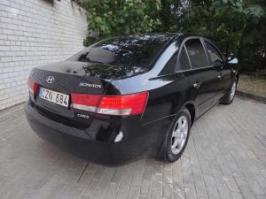 Black Hyundai Sonata 2007 in Vilnius, with an engine capacity of 1.99 L and mileage of 195 thousand km for 2400 €, photo 6 on AUTOMOTO.COM.LV