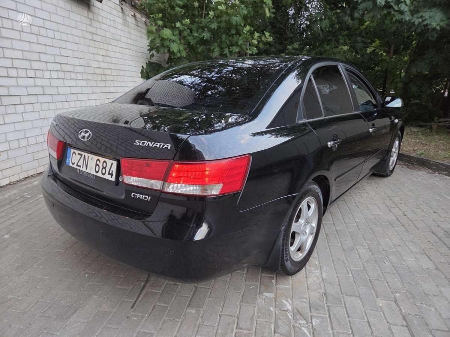 Black Hyundai Sonata 2007 in Vilnius, with an engine capacity of 1.99 L and mileage of 195 thousand km for 2400 €, photo 6 on AUTOMOTO.COM.LV