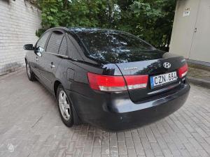 Black Hyundai Sonata 2007 in Vilnius, with an engine capacity of 1.99 L and mileage of 195 thousand km for 2400 €, photo 8 on AUTOMOTO.COM.LV
