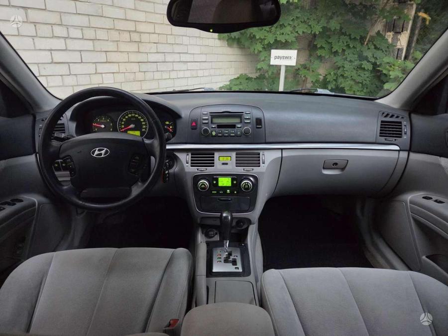 Black Hyundai Sonata 2007 in Vilnius, with an engine capacity of 1.99 L and mileage of 195 thousand km for 2400 €, photo 10 on AUTOMOTO.COM.LV