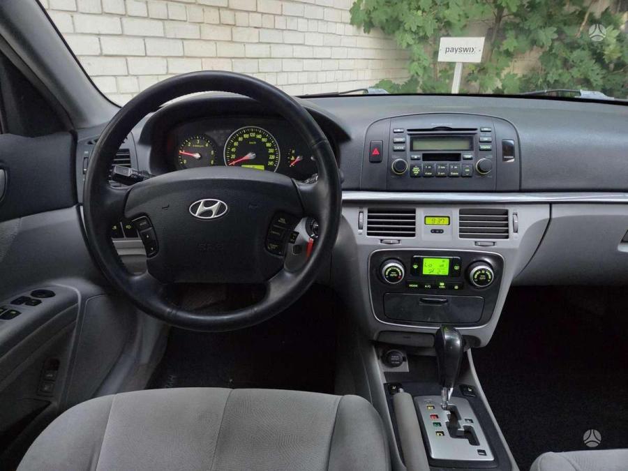 Black Hyundai Sonata 2007 in Vilnius, with an engine capacity of 1.99 L and mileage of 195 thousand km for 2400 €, photo 13 on AUTOMOTO.COM.LV