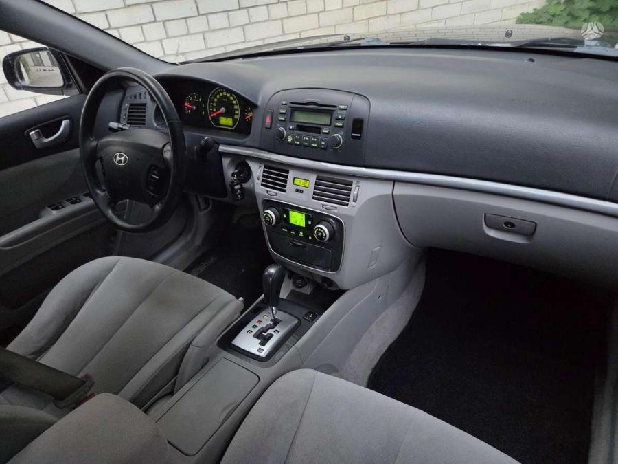 Black Hyundai Sonata 2007 in Vilnius, with an engine capacity of 1.99 L and mileage of 195 thousand km for 2400 €, photo 15 on AUTOMOTO.COM.LV