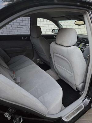 Black Hyundai Sonata 2007 in Vilnius, with an engine capacity of 1.99 L and mileage of 195 thousand km for 2400 €, photo 17 on AUTOMOTO.COM.LV