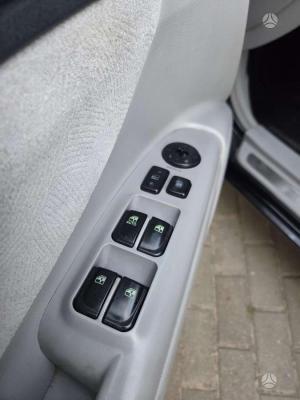 Black Hyundai Sonata 2007 in Vilnius, with an engine capacity of 1.99 L and mileage of 195 thousand km for 2400 €, photo 19 on AUTOMOTO.COM.LV