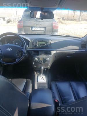 Black Hyundai Sonata 2008 in Riga, with an engine capacity of 2.00 L and mileage of 276 thousand km for 990 €, photo 9 on AUTOMOTO.COM.LV