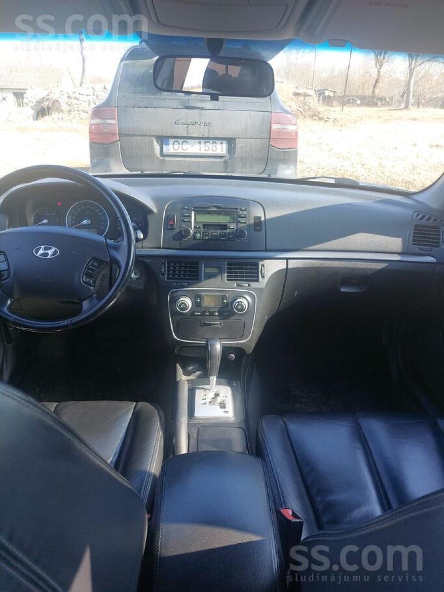 Black Hyundai Sonata 2008 in Riga, with an engine capacity of 2.00 L and mileage of 276 thousand km for 990 €, photo 9 on AUTOMOTO.COM.LV
