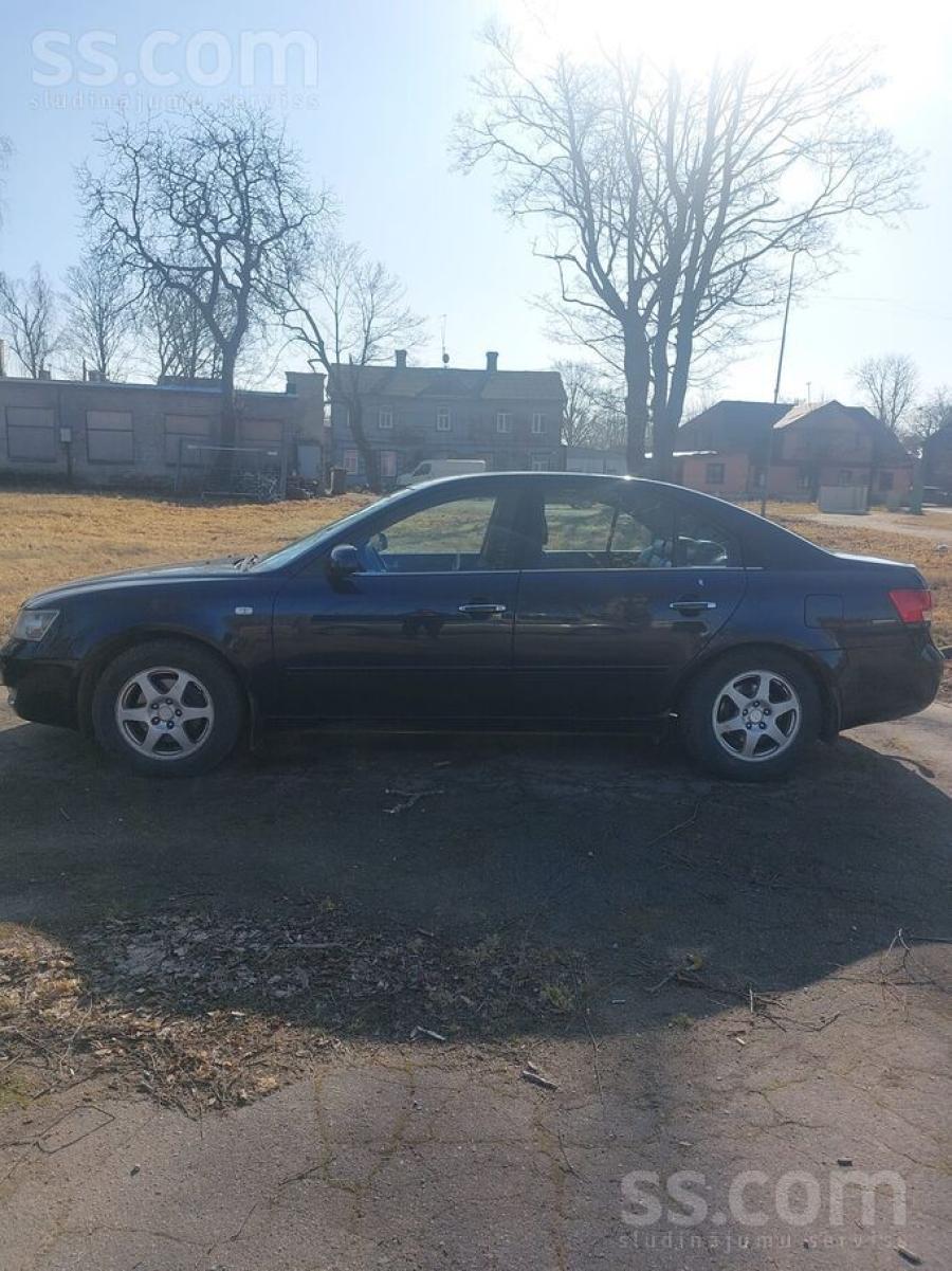 Black Hyundai Sonata 2008 in Riga, with an engine capacity of 2.00 L and mileage of 276 thousand km for 990 €, photo 10 on AUTOMOTO.COM.LV