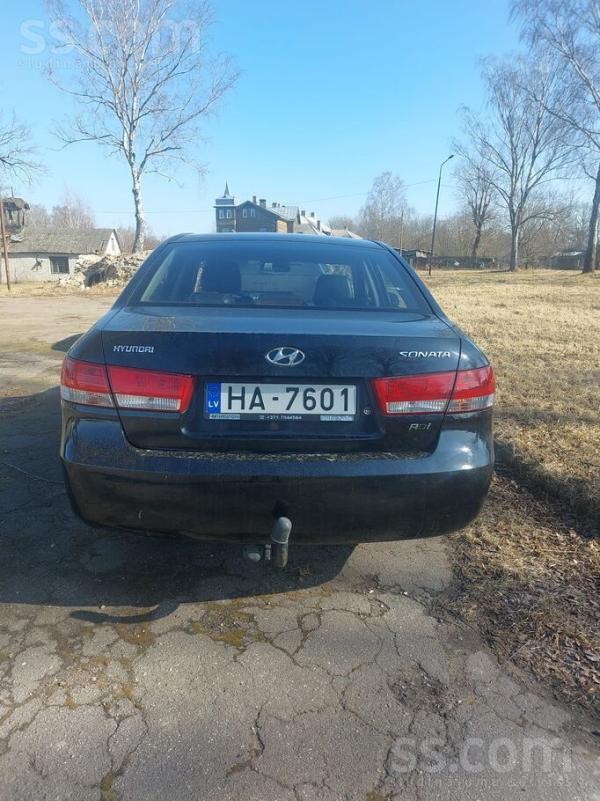 Black Hyundai Sonata 2008 in Riga, with an engine capacity of 2.00 L and mileage of 276 thousand km for 950 €, photo 6 on AUTOMOTO.COM.LV