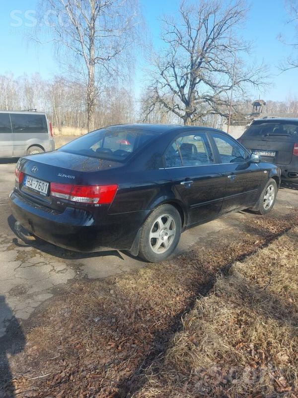 Black Hyundai Sonata 2008 in Riga, with an engine capacity of 2.00 L and mileage of 276 thousand km for 950 €, photo 7 on AUTOMOTO.COM.LV