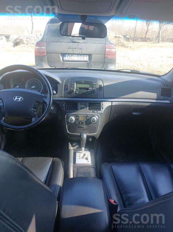 Black Hyundai Sonata 2008 in Riga, with an engine capacity of 2.00 L and mileage of 276 thousand km for 950 €, photo 8 on AUTOMOTO.COM.LV