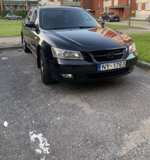 Black Hyundai Sonata 2008 in Ventspils, with an engine capacity of 2.00 L and mileage of 273 thousand km for 1850 €, photo  on AUTOMOTO.COM.LV