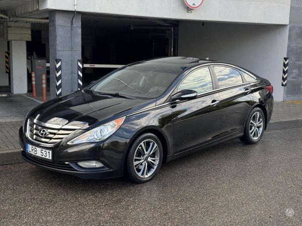 Black Hyundai Sonata 2012 in Vilnius, with an engine capacity of 2.00 L and mileage of 171 thousand km for 4000 €, photo 1 on AUTOMOTO.COM.LV