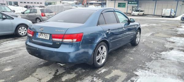 Blue Hyundai Sonata 2005 in Jelgava, with an engine capacity of 3.30 L and mileage of 292 thousand km for 3950 €, photo 1 on AUTOMOTO.COM.LV
