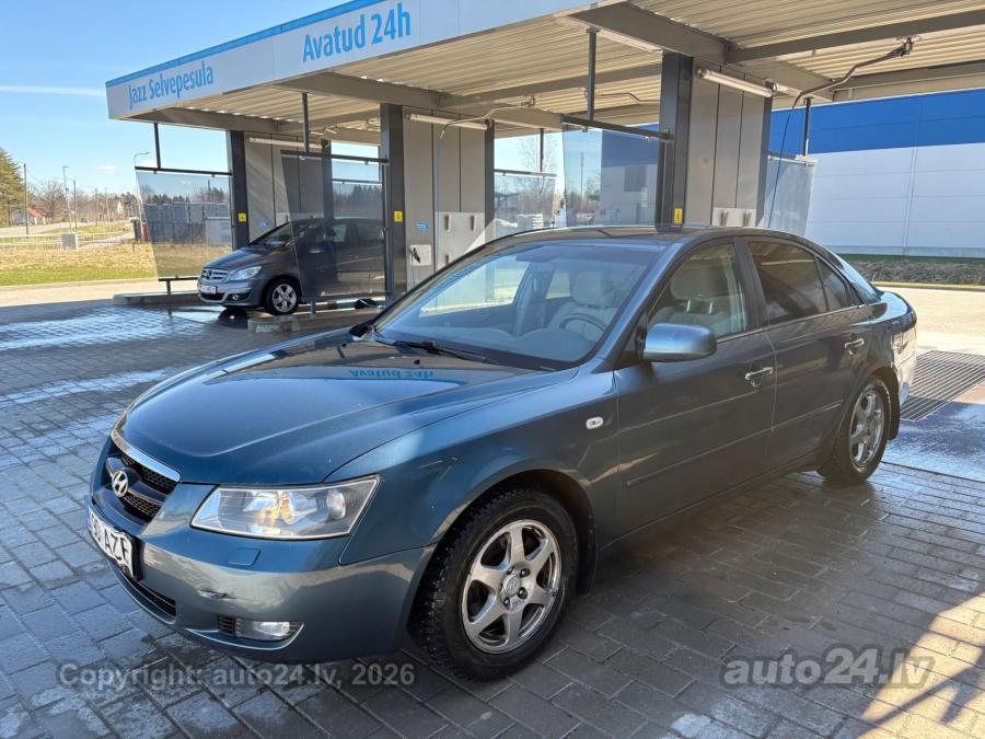Blue Hyundai Sonata 2006 in Rapla, with an engine capacity of 2.40 L and mileage of 246 thousand km for 800 €, photo 1 on AUTOMOTO.COM.LV