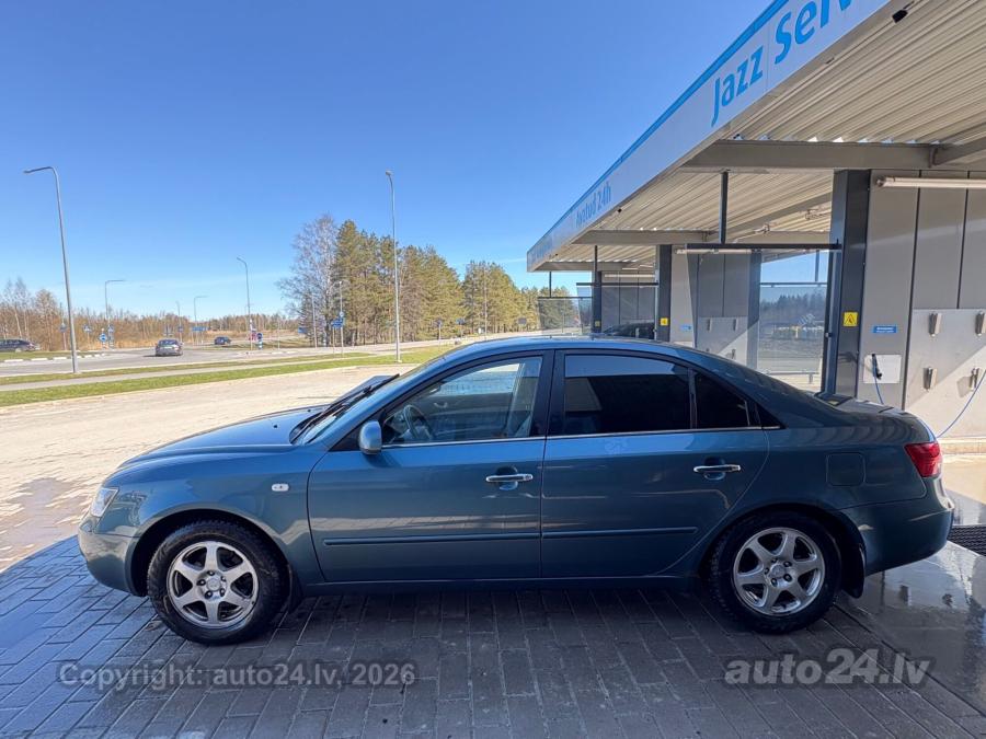 Blue Hyundai Sonata 2006 in Rapla, with an engine capacity of 2.40 L and mileage of 246 thousand km for 800 €, photo 3 on AUTOMOTO.COM.LV