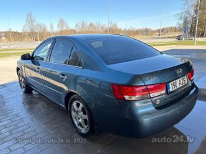 Blue Hyundai Sonata 2006 in Rapla, with an engine capacity of 2.40 L and mileage of 246 thousand km for 800 €, photo 4 on AUTOMOTO.COM.LV