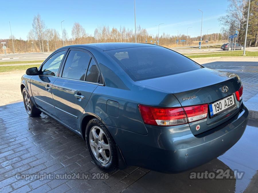 Blue Hyundai Sonata 2006 in Rapla, with an engine capacity of 2.40 L and mileage of 246 thousand km for 800 €, photo 4 on AUTOMOTO.COM.LV