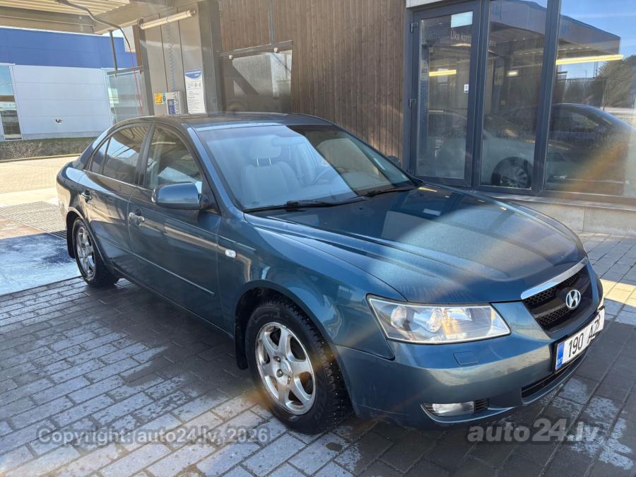 Blue Hyundai Sonata 2006 in Rapla, with an engine capacity of 2.40 L and mileage of 246 thousand km for 800 €, photo 5 on AUTOMOTO.COM.LV