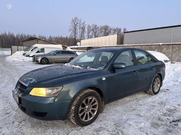 Blue Hyundai Sonata 2007 in Vilnius, with an engine capacity of 2.36 L and mileage of 130 thousand km for 700 €, photo 1 on AUTOMOTO.COM.LV