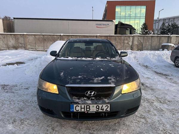 Blue Hyundai Sonata 2007 in Vilnius, with an engine capacity of 2.36 L and mileage of 130 thousand km for 700 €, photo 2 on AUTOMOTO.COM.LV