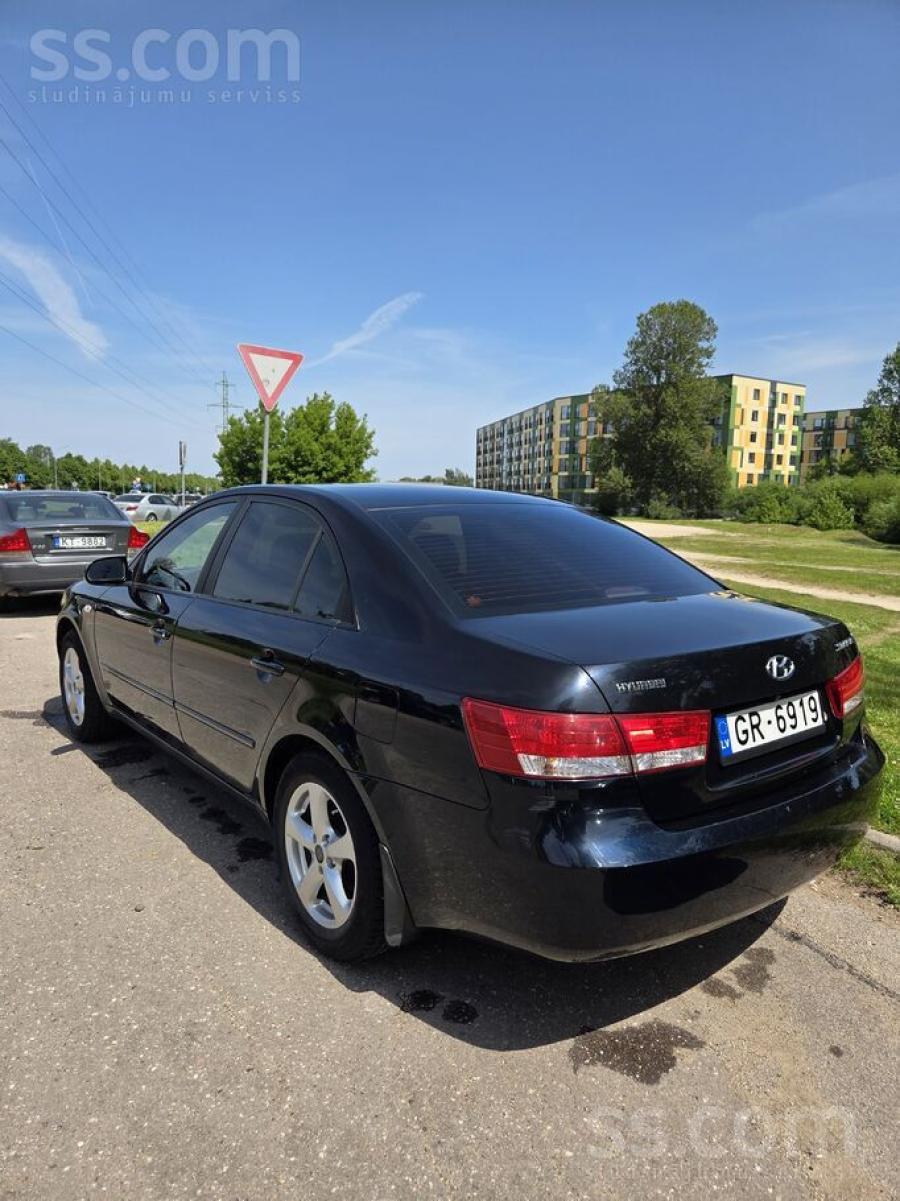 Zils Hyundai Sonata 2007 Rīga, ar dzinēja tilpumu 2.00 L un nobraukumu 74 tūkst. km par 3000 €, foto 5 vietnē AUTOMOTO.COM.LV