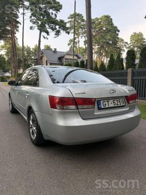 Blue Hyundai Sonata 2007 in Riga, with an engine capacity of 2.00 L and mileage of 102 thousand km for 1849 €, photo 5 on AUTOMOTO.COM.LV