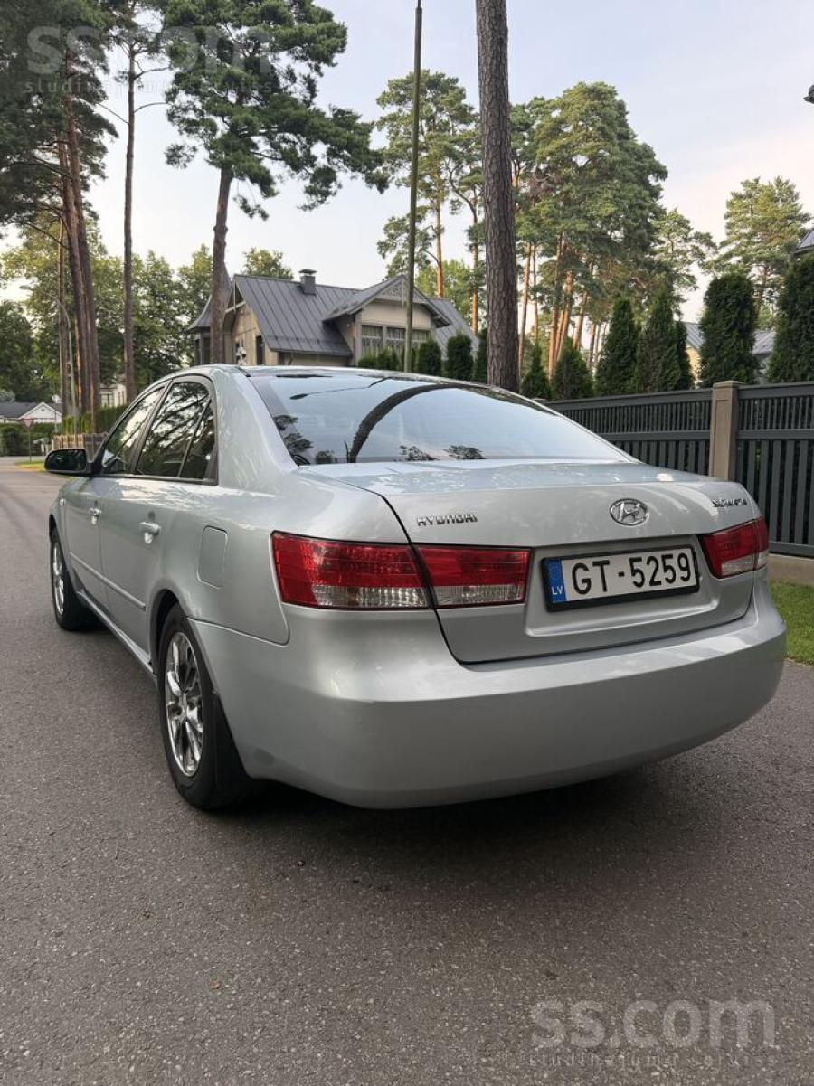 Blue Hyundai Sonata 2007 in Riga, with an engine capacity of 2.00 L and mileage of 102 thousand km for 1849 €, photo 5 on AUTOMOTO.COM.LV