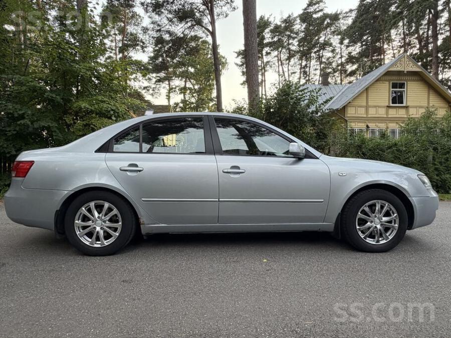 Blue Hyundai Sonata 2007 in Riga, with an engine capacity of 2.00 L and mileage of 102 thousand km for 1849 €, photo 8 on AUTOMOTO.COM.LV