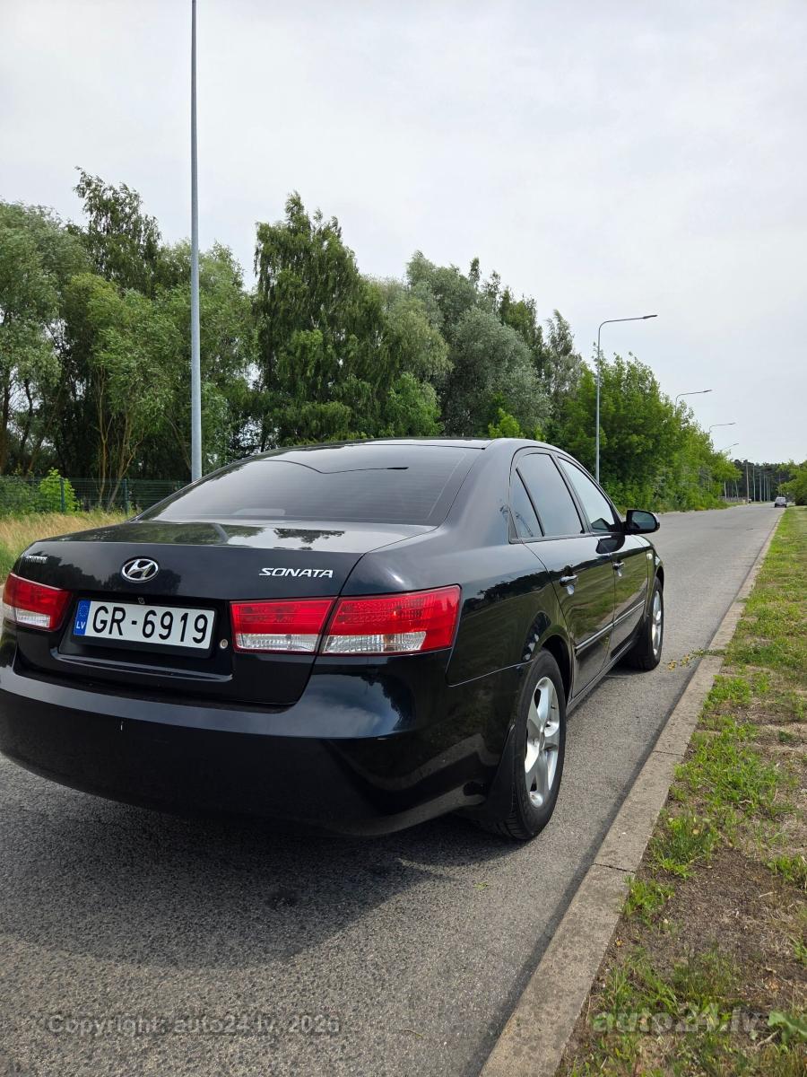 Blue Hyundai Sonata 2007 in Riga, with an engine capacity of 2.00 L and mileage of 77 thousand km for 3400 €, photo 4 on AUTOMOTO.COM.LV
