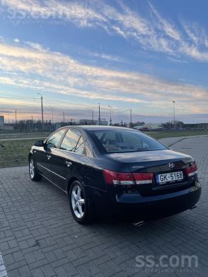 Zils Hyundai Sonata 2007 Rīga, ar dzinēja tilpumu 3.30 L un nobraukumu 246 tūkst. km par 3000 €, foto 4 vietnē AUTOMOTO.COM.LV