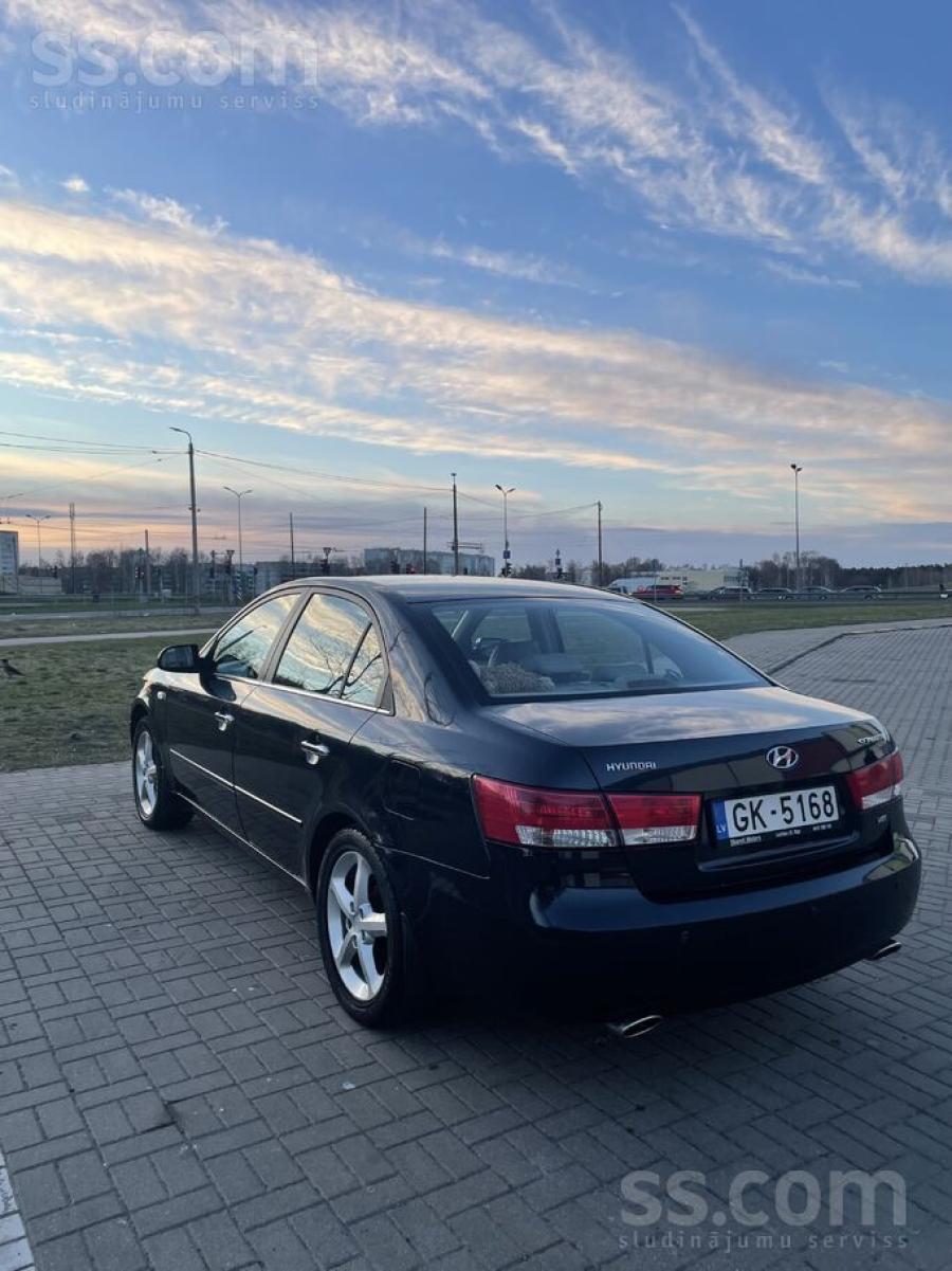 Zils Hyundai Sonata 2007 Rīga, ar dzinēja tilpumu 3.30 L un nobraukumu 246 tūkst. km par 3000 €, foto 4 vietnē AUTOMOTO.COM.LV