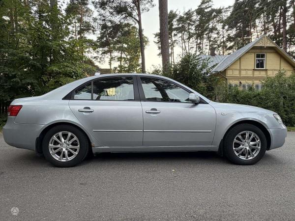 Zils Hyundai Sonata 2007 Rīga, ar dzinēja tilpumu 2.00 L un nobraukumu 102 tūkst. km par 1949 €, foto 7 vietnē AUTOMOTO.COM.LV