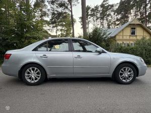 Blue Hyundai Sonata 2007 in Riga, with an engine capacity of 2.00 L and mileage of 102 thousand km for 1949 €, photo 8 on AUTOMOTO.COM.LV
